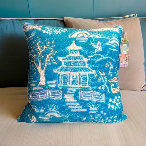 The World Traveler Collection | Accents | The World Traveler Collection ...